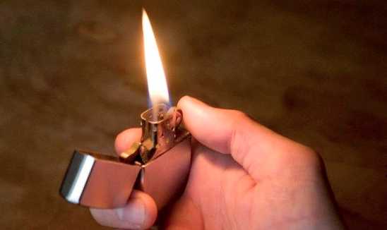 España en crisis: Un español intenta inmolarse en plena calle