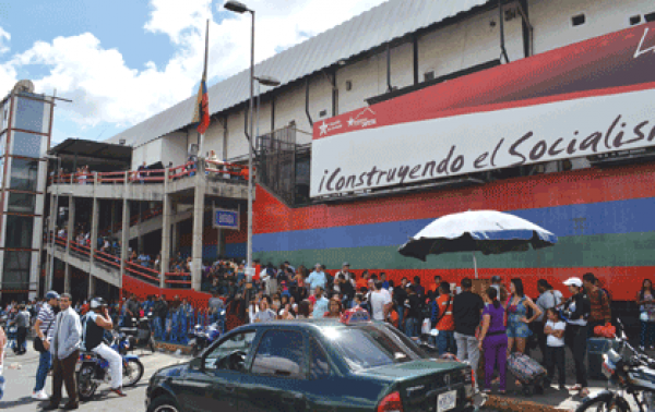 Hay gran movilización de pasajeros en terminal de La Bandera
