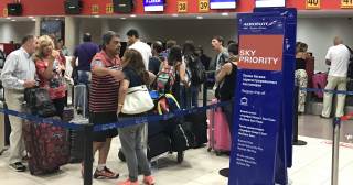 Emigrantes cubanos escogen nuevas rutas tras cierre en EEUU