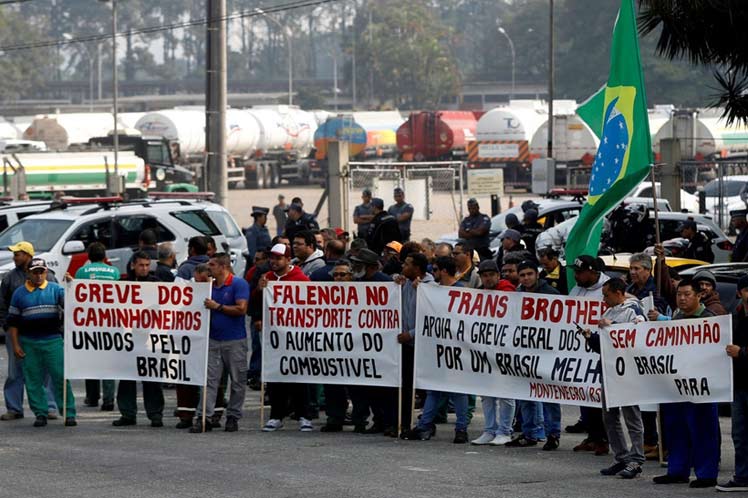 Brasil: Temer cede a reivindicaciones de los camioneros y espera que este lunes finalice huelga