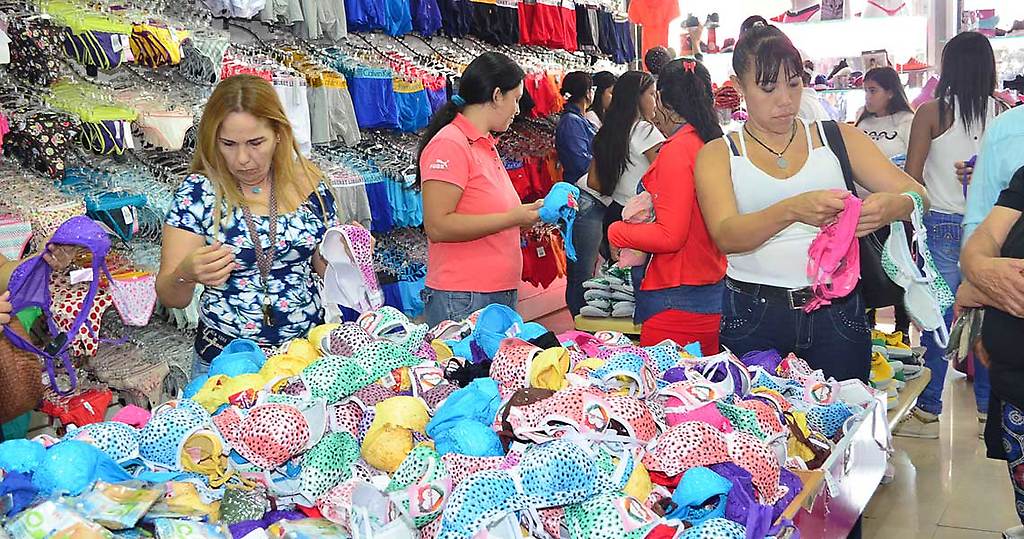 Operativo Fiesta Navideña 2018: Familias resuelven los estrenos de Navidad