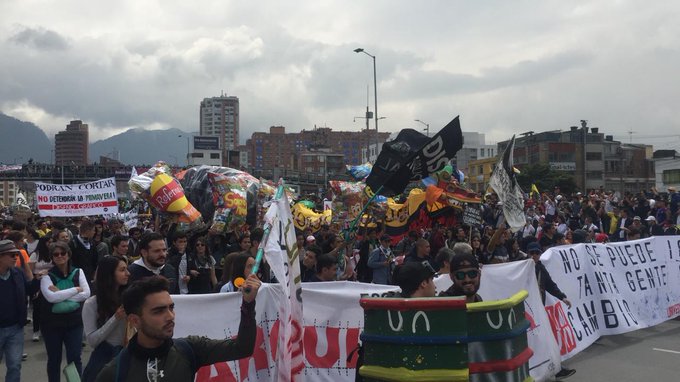 (VIDEO) Reportan disturbios y bloqueo en diversas ciudades de Colombia ...