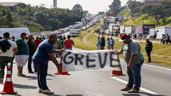 Gremio de camioneros va a huelga en Brasil este lunes