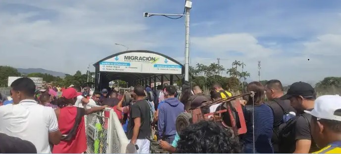 (VIDEO) Largas colas en el puente internacional Simón Bolívar para ...