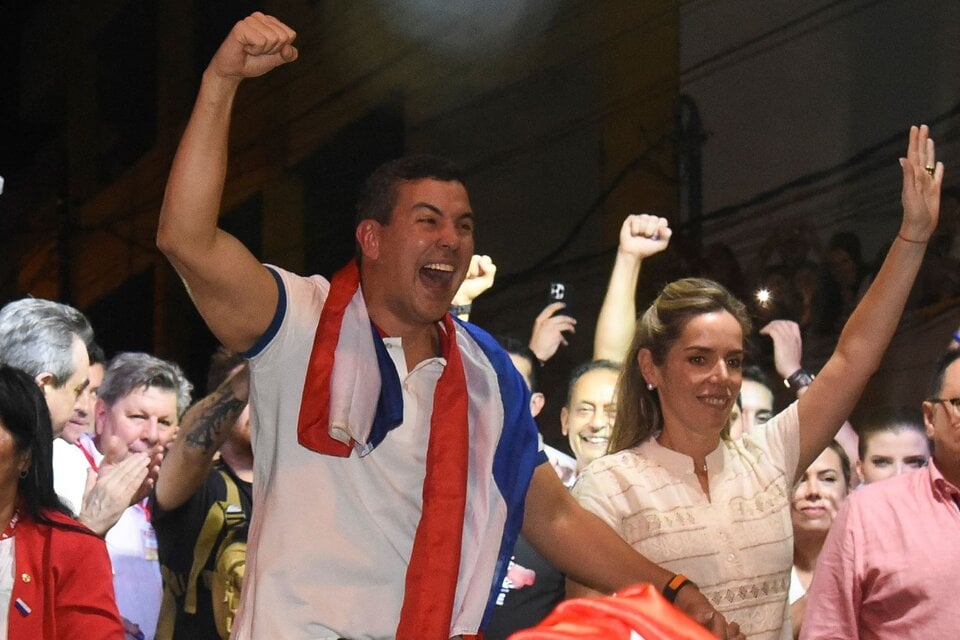 (VIDEO) Oficialista Santiago Peña ganó la presidencia de Paraguay