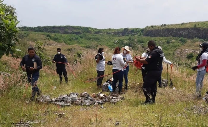 México: Madres buscadoras de desaparecidos encuentran 27 bolsas con restos humanos en fosa de ...