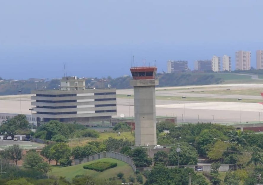 Torre de control del aeropuerto de Maiquetía pierde contacto con ...