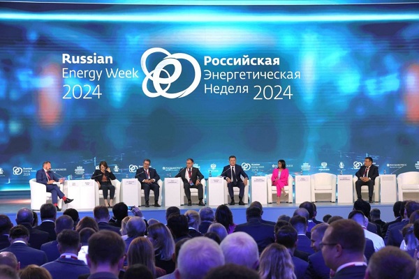 (VIDEOS) Vicepresidenta y Ministra del Petróleo Delsy Rodríguez llega a ...